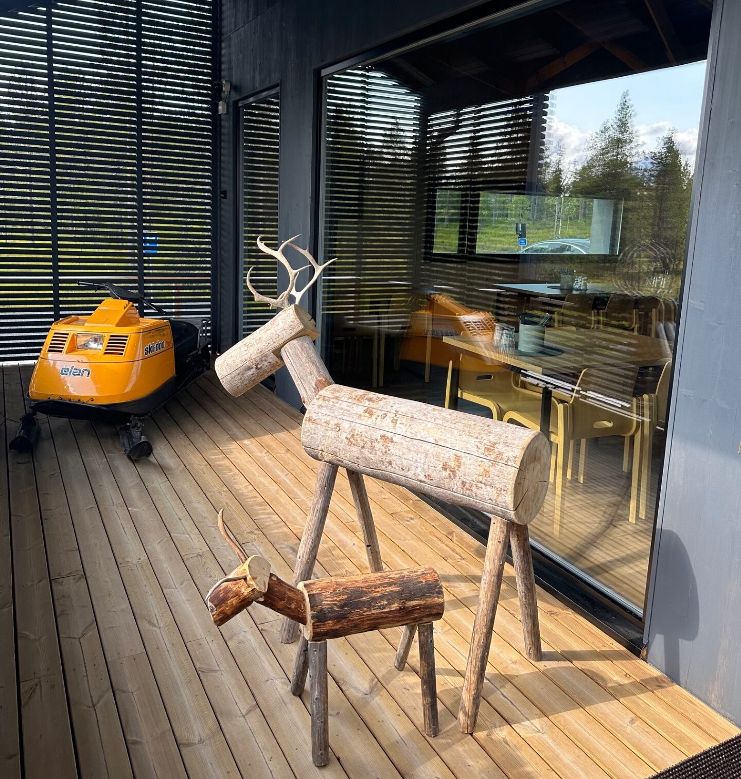 Kaski-ikkunat ja -ovet tuovat näyttävyyttä Ruka Trek Cafen tiloihin - Kaski